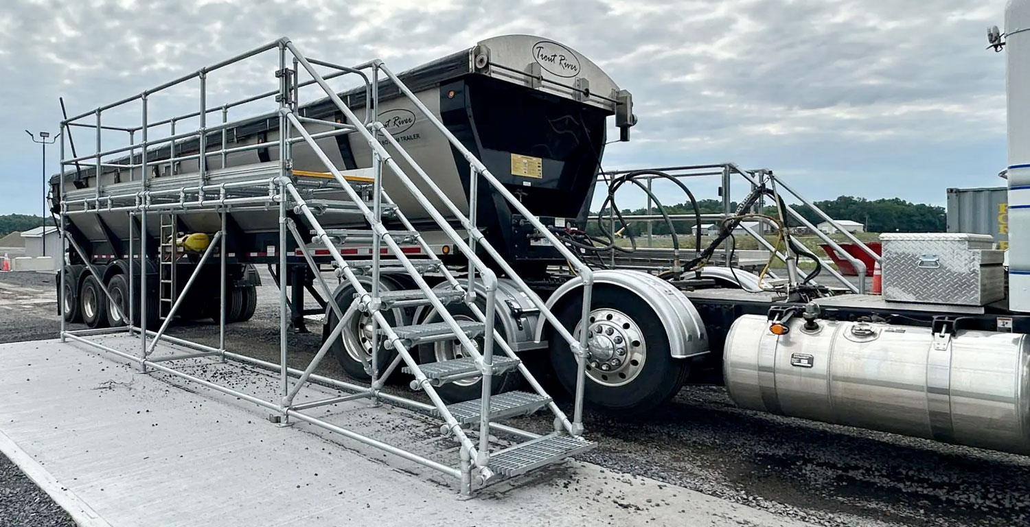 Access and Maintenance Platforms for Trucks & Trailers | FlexDecks